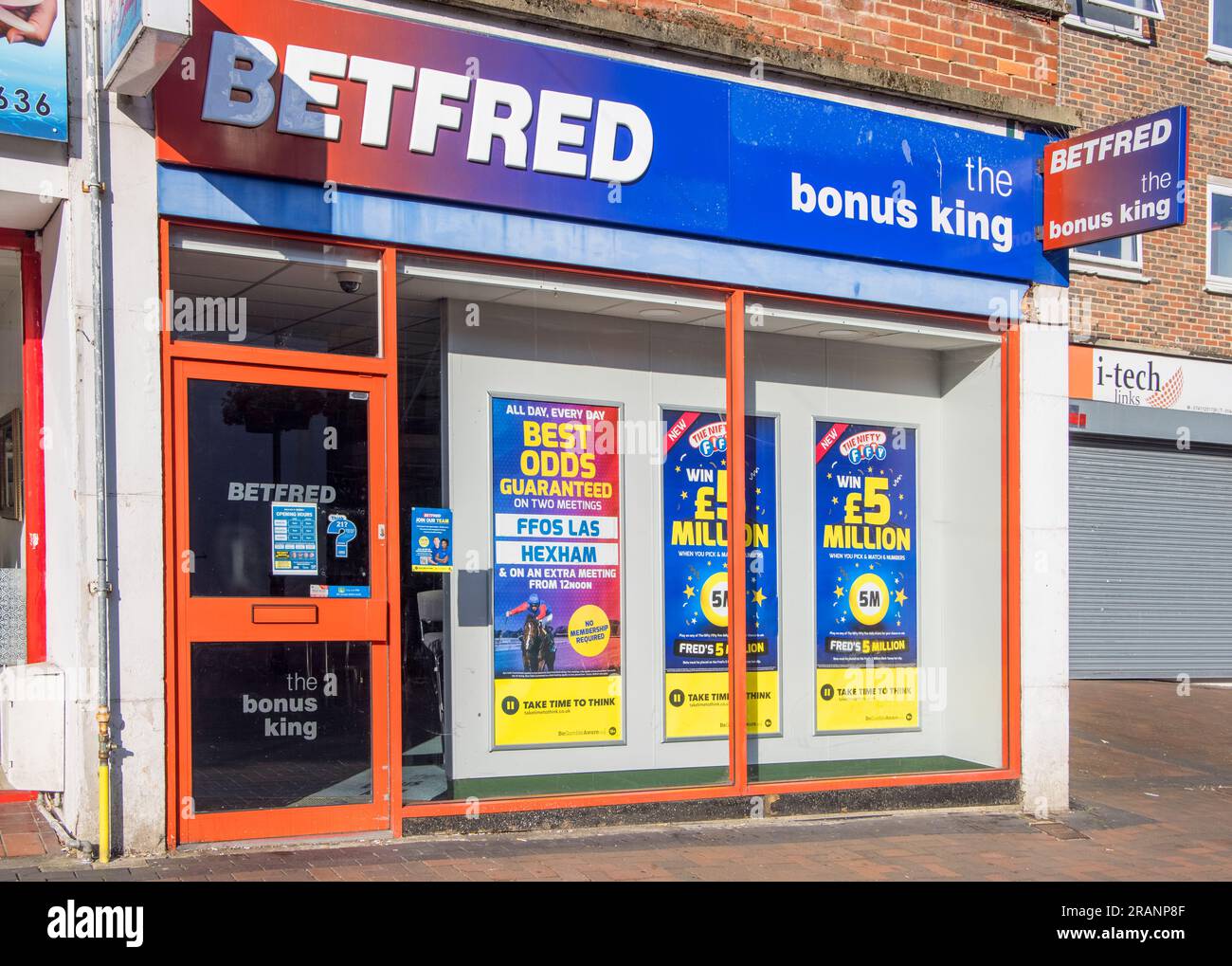 Bookmakers sign hi-res stock photography and images - Alamy
