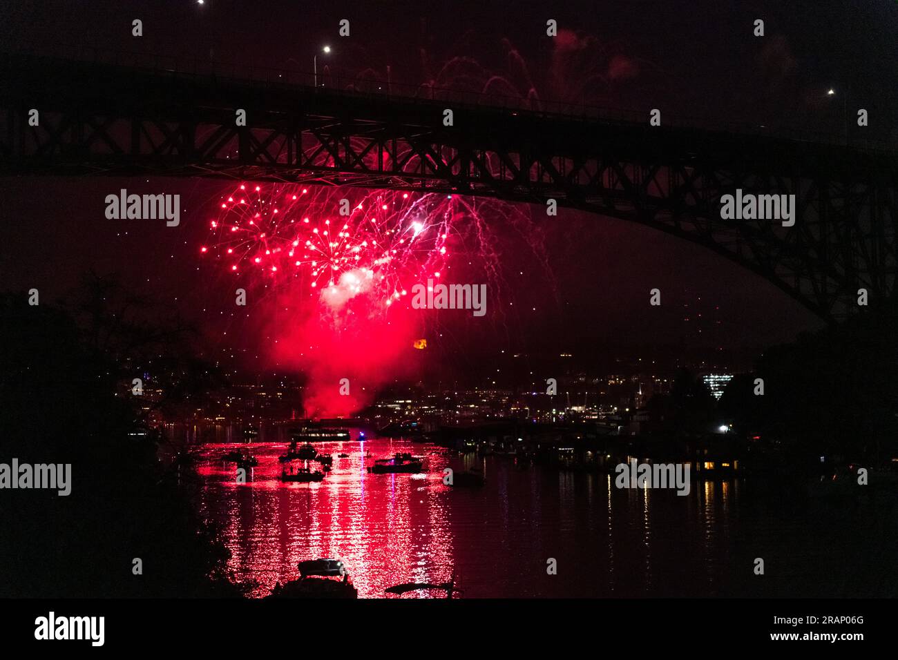 Seattle 4 july fireworks hi-res stock photography and images - Alamy