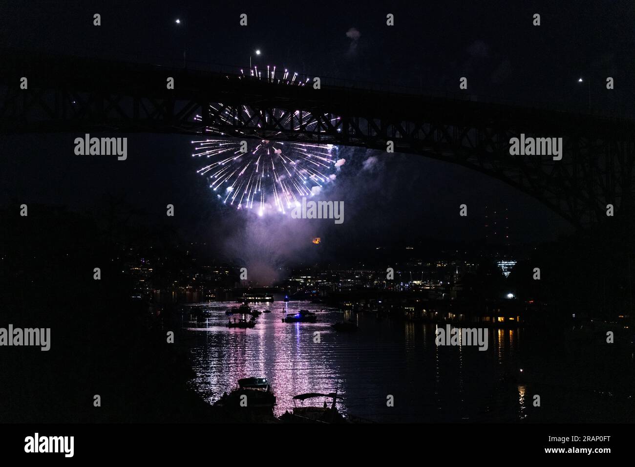 Seattle 4 july fireworks hi-res stock photography and images - Alamy