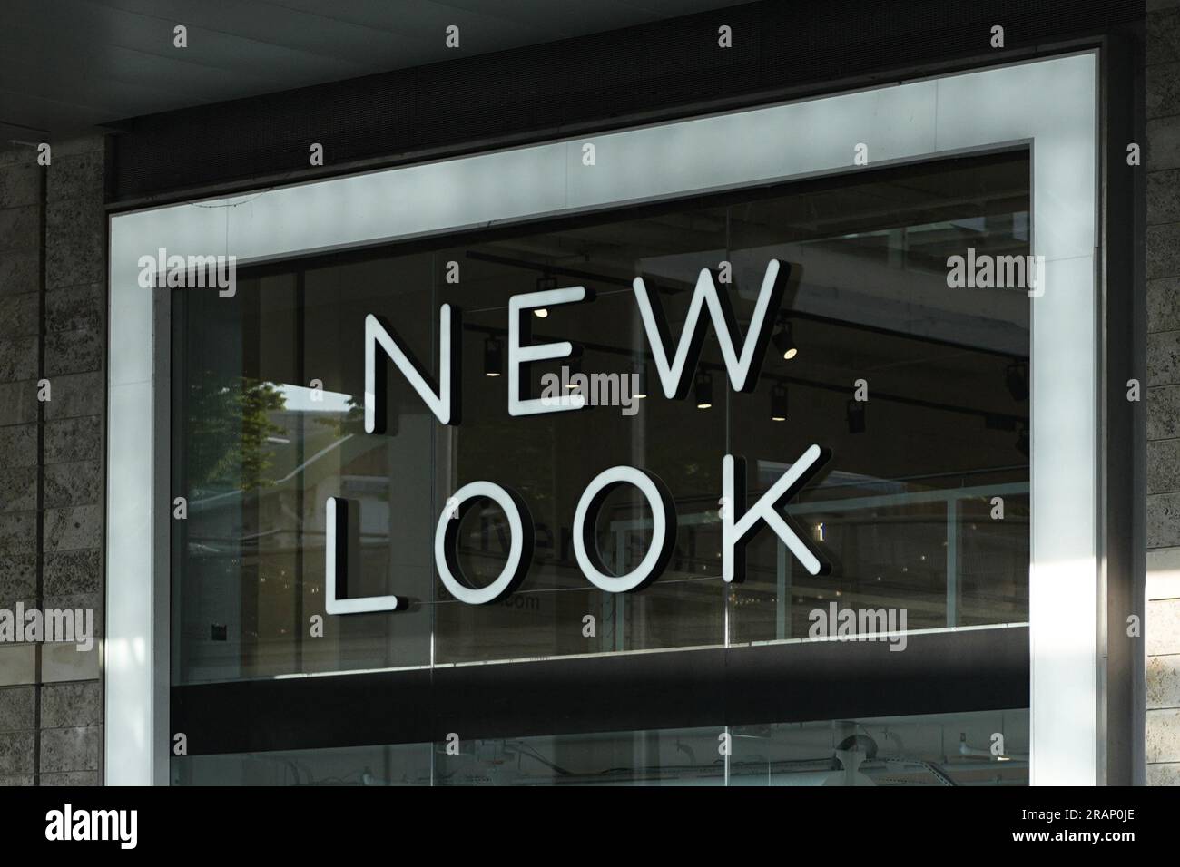 New Look store sign UK Stock Photo - Alamy