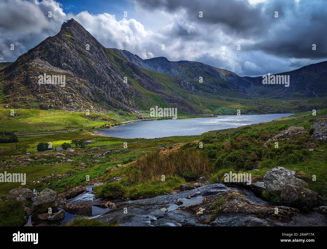 Tryfan Peak. Ogwen Valley, Wales: A BREATHTAKING image of Britain?s ...