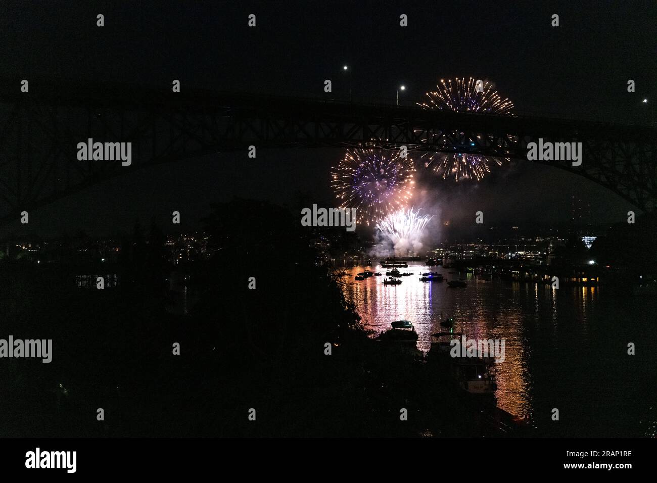 Seattle 4 july fireworks hi-res stock photography and images - Alamy