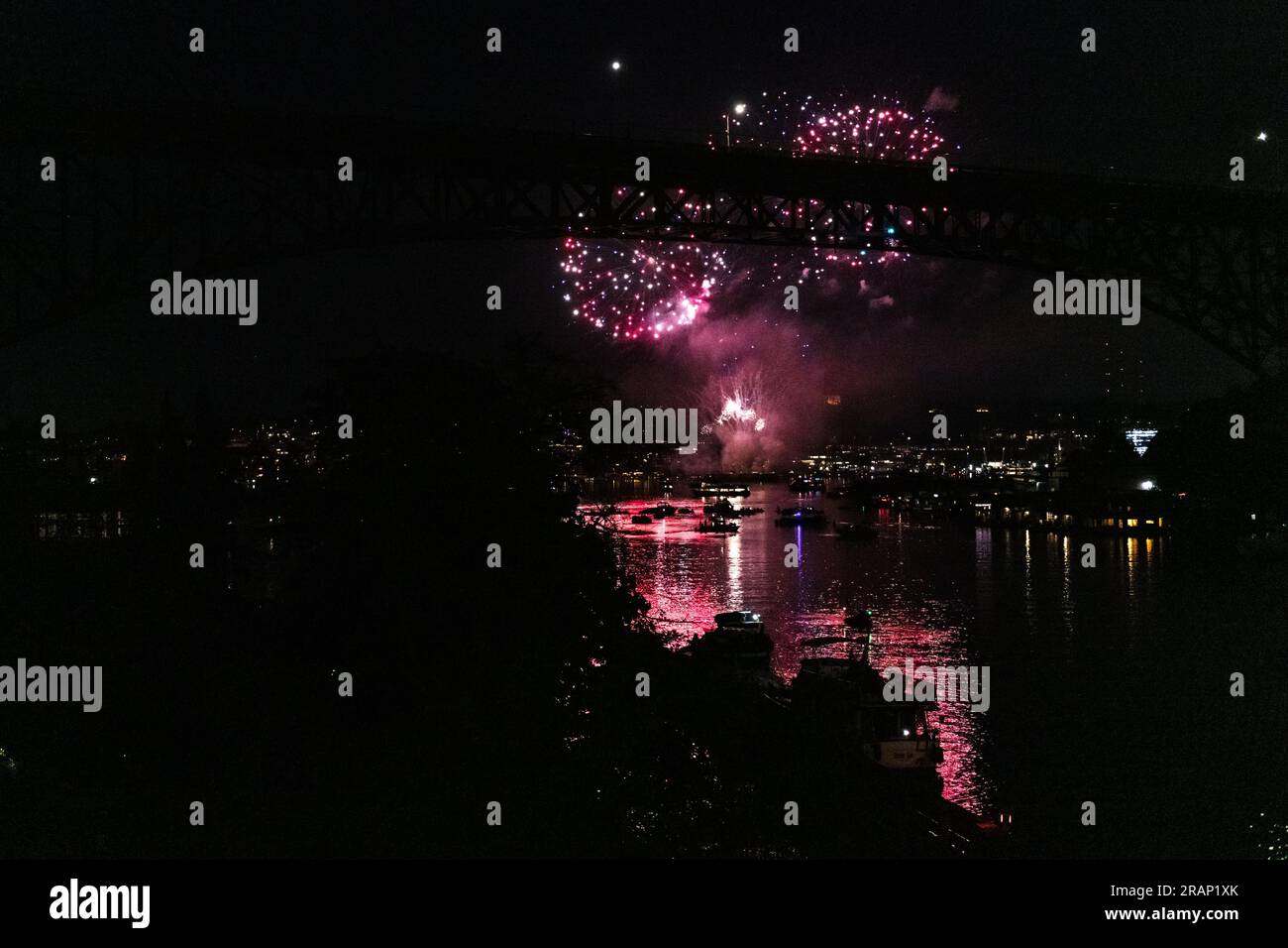Seattle 4 july fireworks hi-res stock photography and images - Alamy