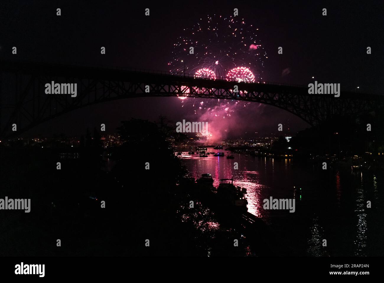 Seattle 4 july fireworks hi-res stock photography and images - Alamy