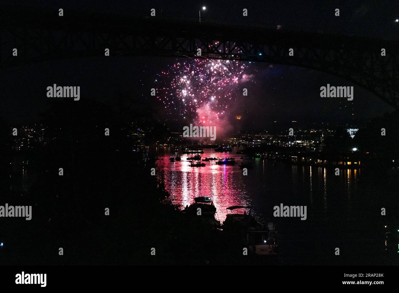 Seattle 4 july fireworks hi-res stock photography and images - Alamy