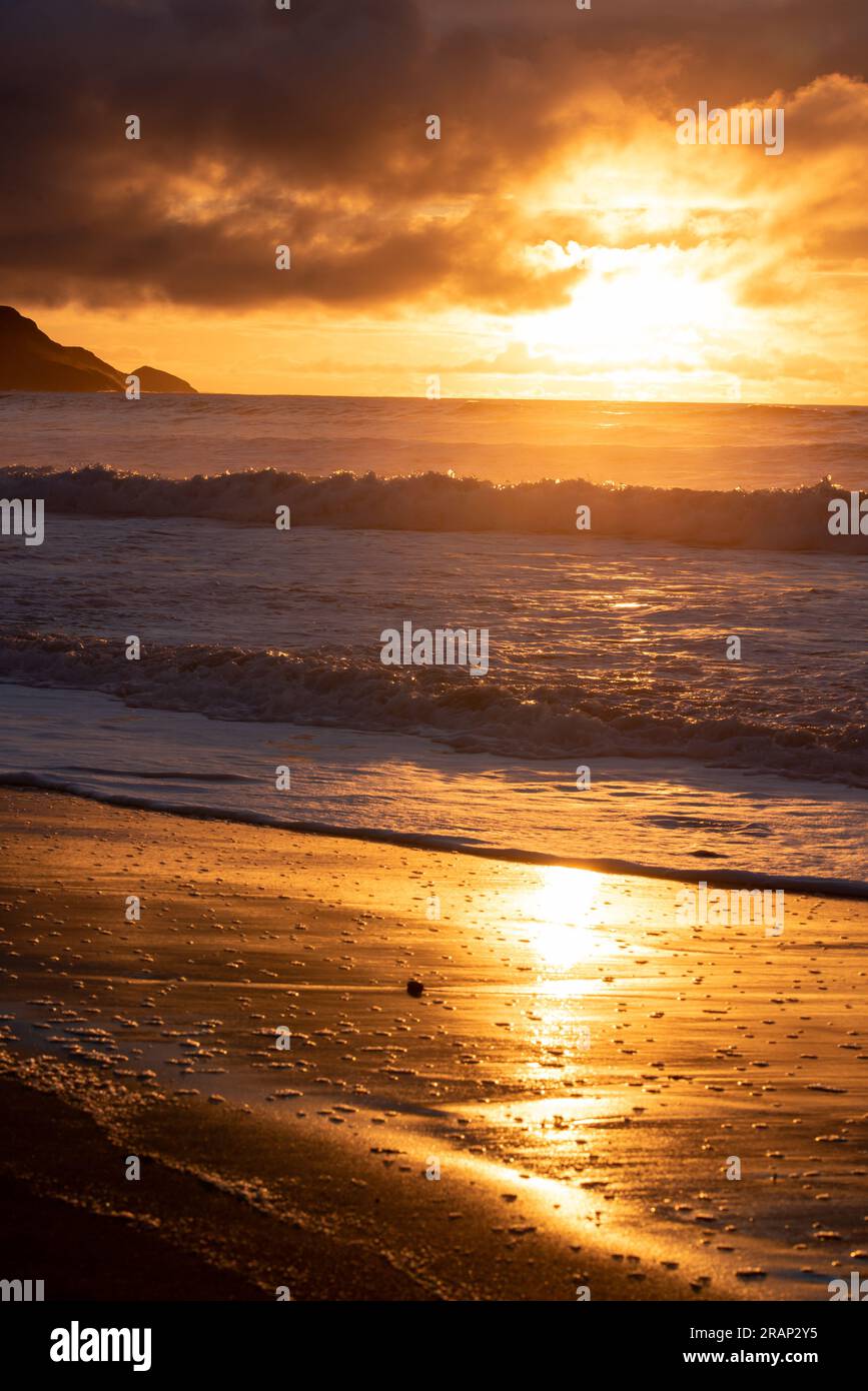 Dramatic sunset on Widemouth Beach in Cornwall, UK Stock Photo - Alamy