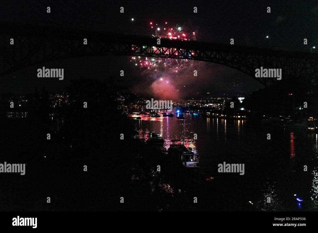 Seattle 4 july fireworks hi-res stock photography and images - Alamy