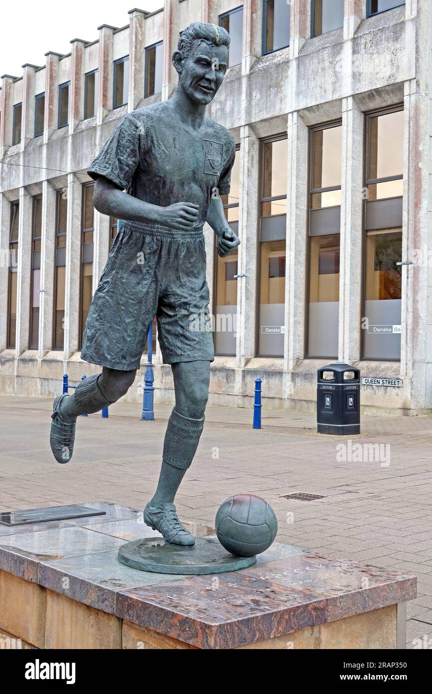 L footballer and former coleraine fc hi-res stock photography and ...