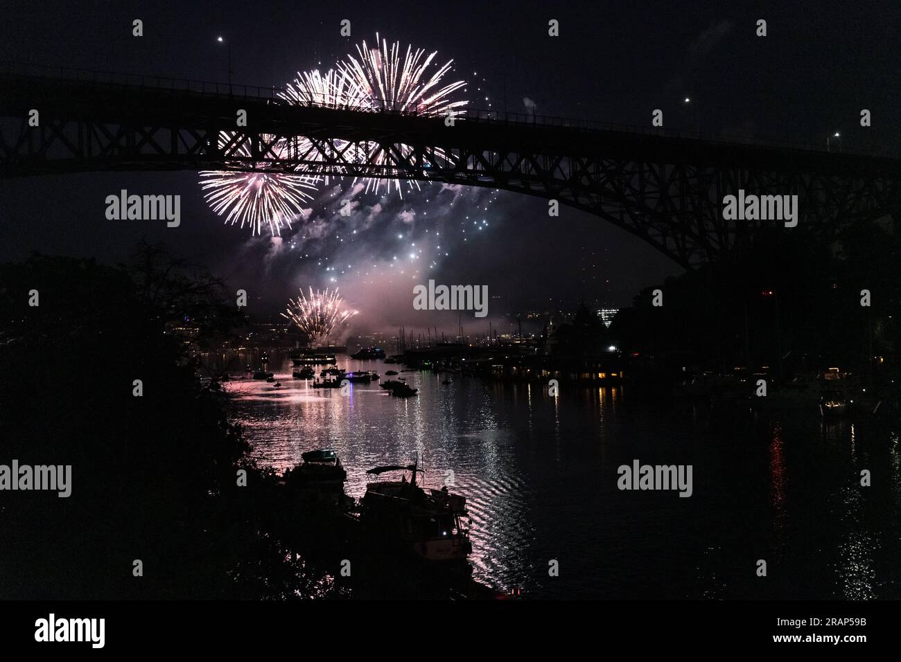 Seattle 4 july fireworks hi-res stock photography and images - Alamy