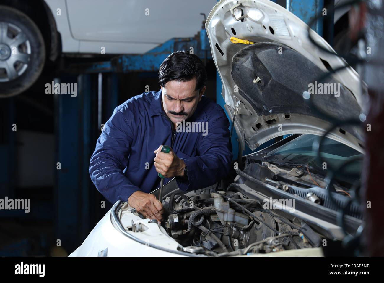 Servicing and maintenance hi-res stock photography and images - Alamy