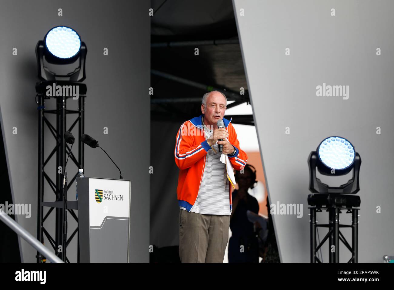 Der französisch-deutsche Kabarettist Emmanuel Peterfalvi in der Rolle ...