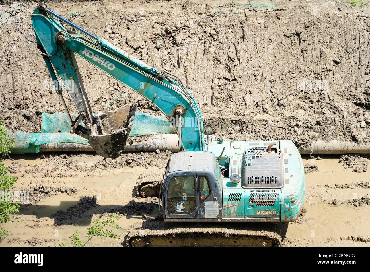 Working heavy construction equipment hi-res stock photography and ...