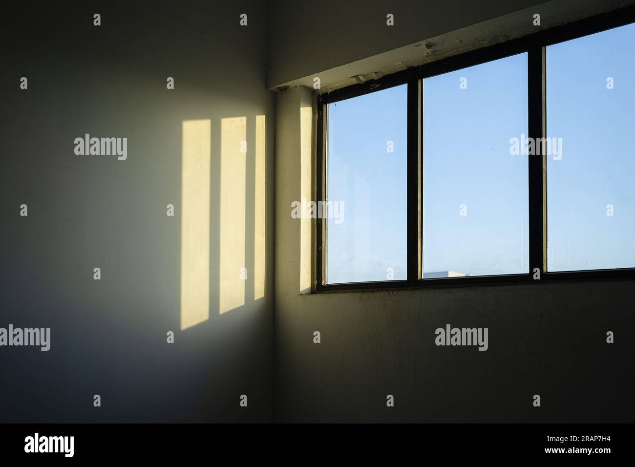 Sunlight reflection window hi-res stock photography and images - Alamy