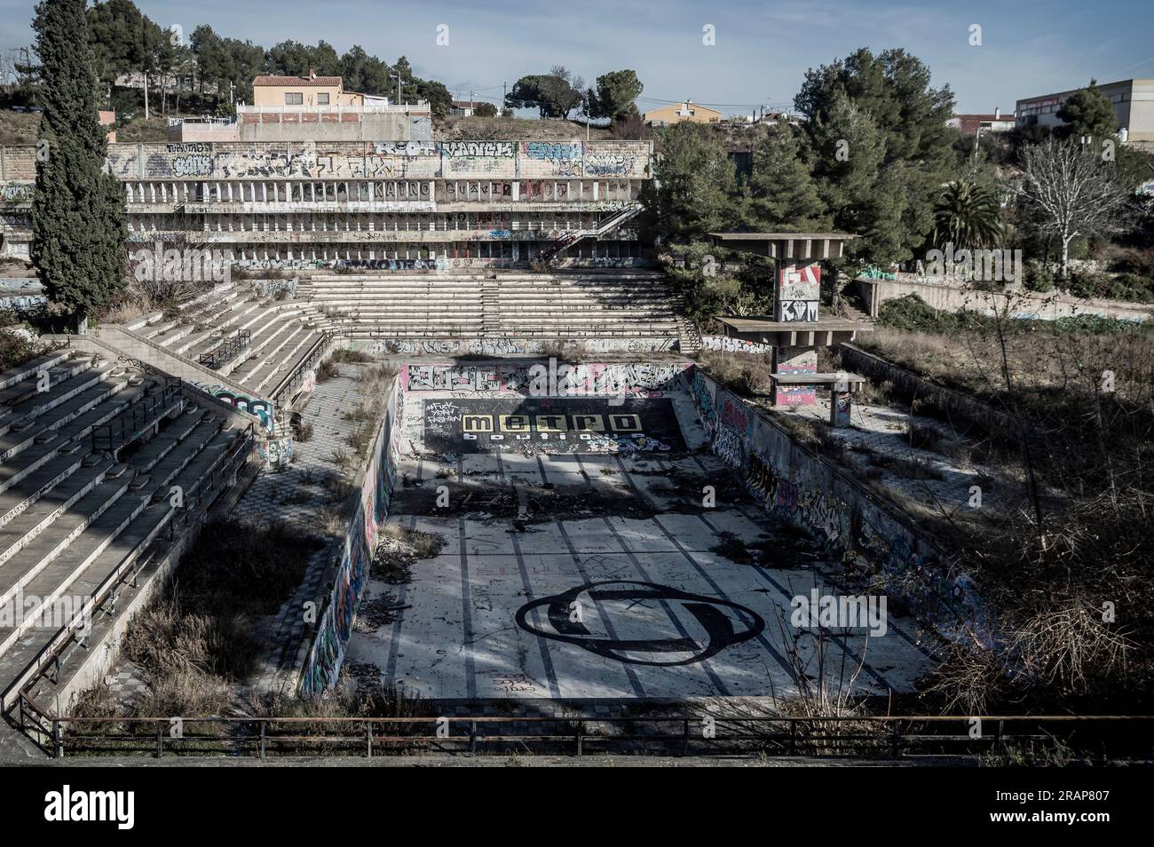 Dilapidated old pool Stock Photo - Alamy
