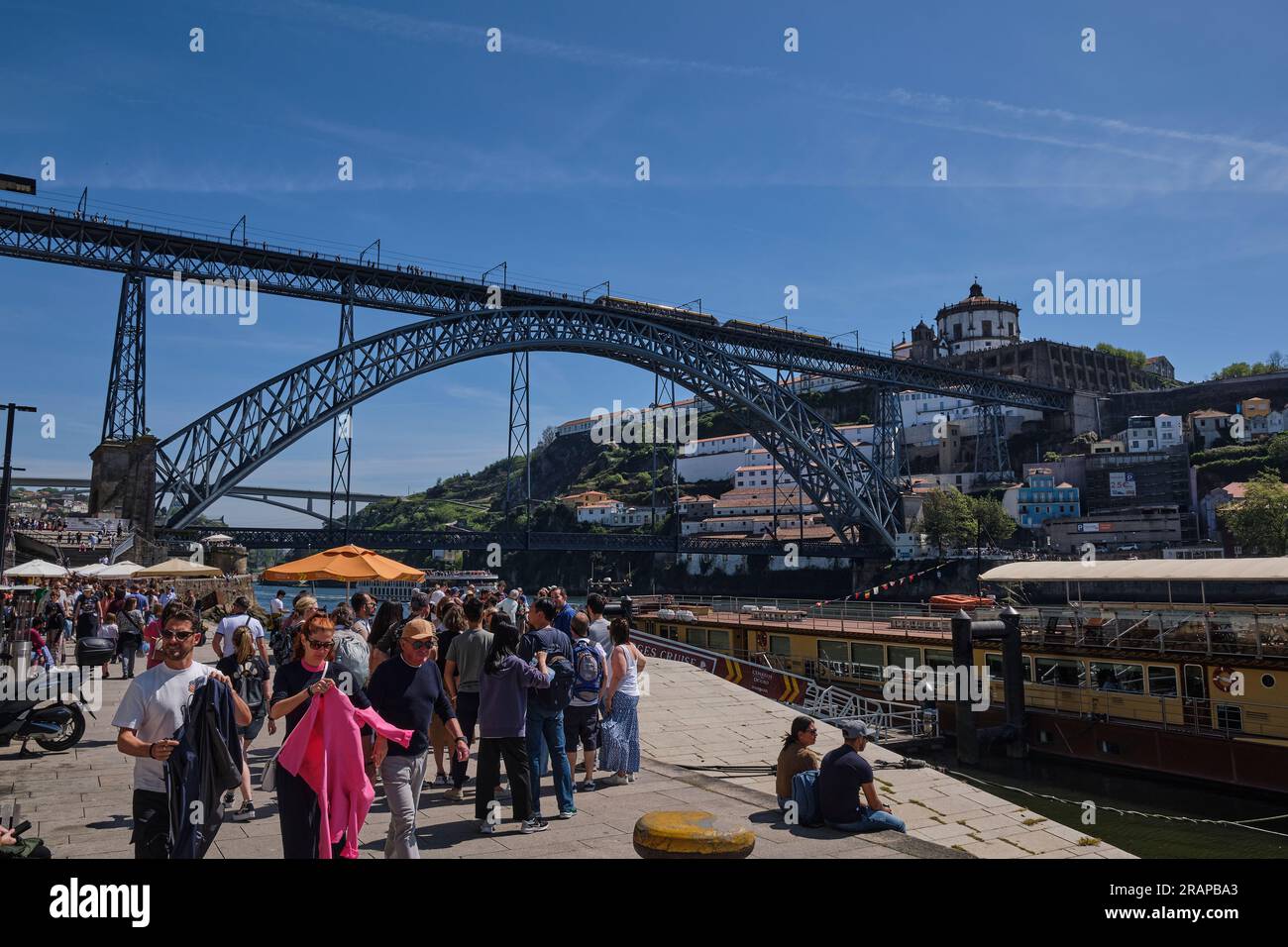 Porto riverfront nightlife hi-res stock photography and images - Alamy