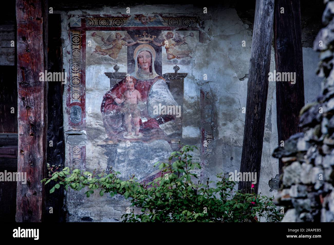Madonna seated on a throne hi-res stock photography and images - Alamy