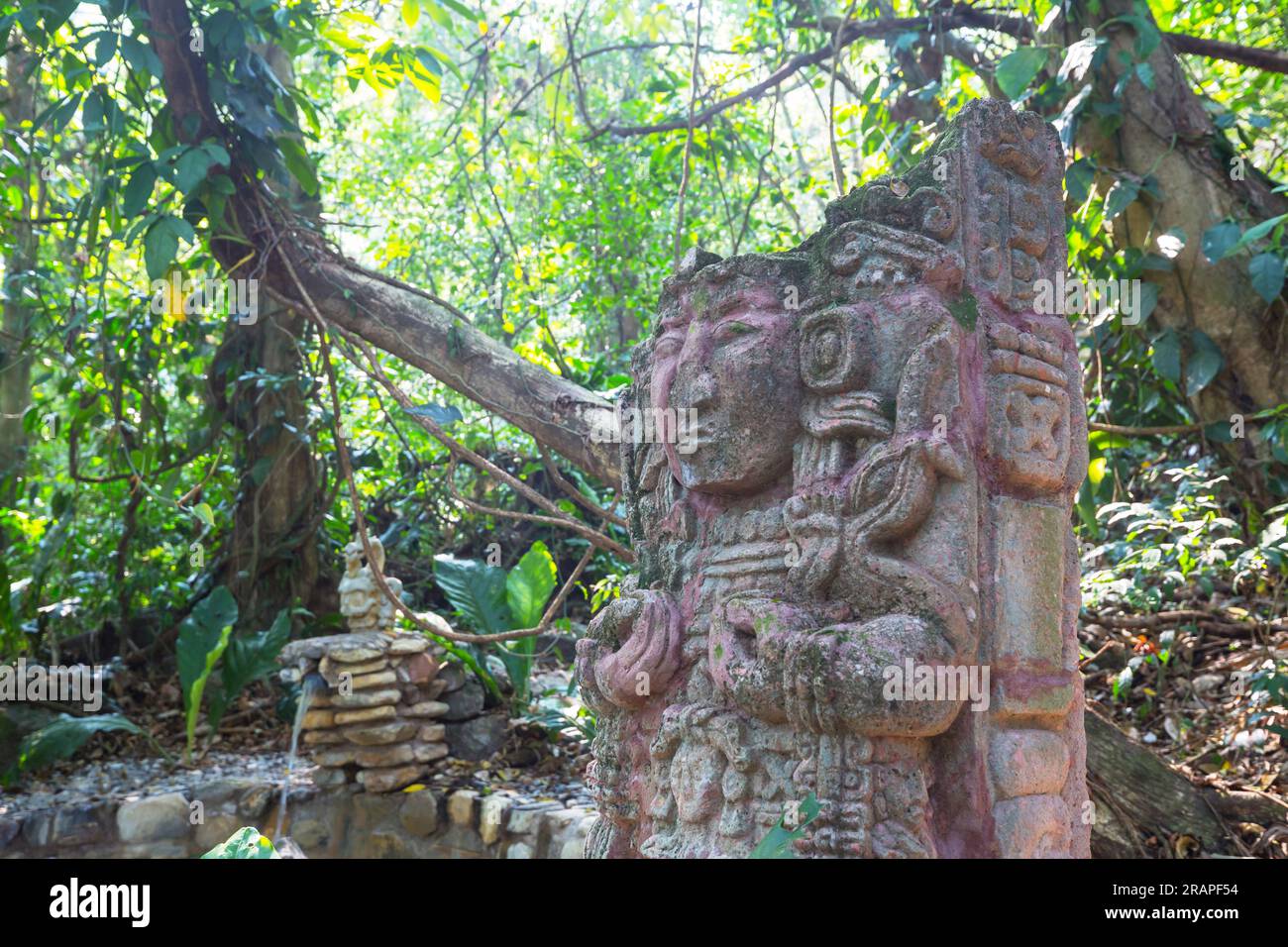 Maya headstone statue in the Honduras Stock Photo - Alamy