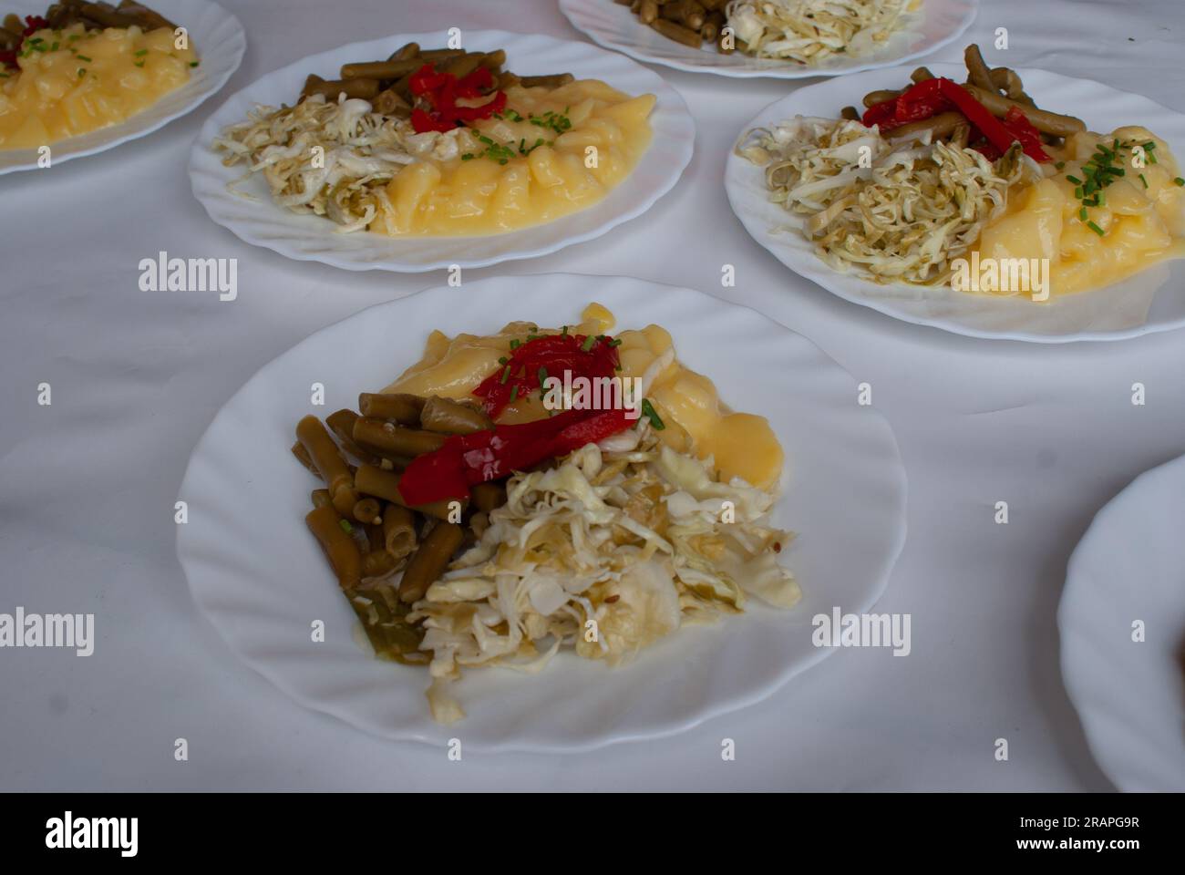 Essen am teller hi-res stock photography and images - Alamy
