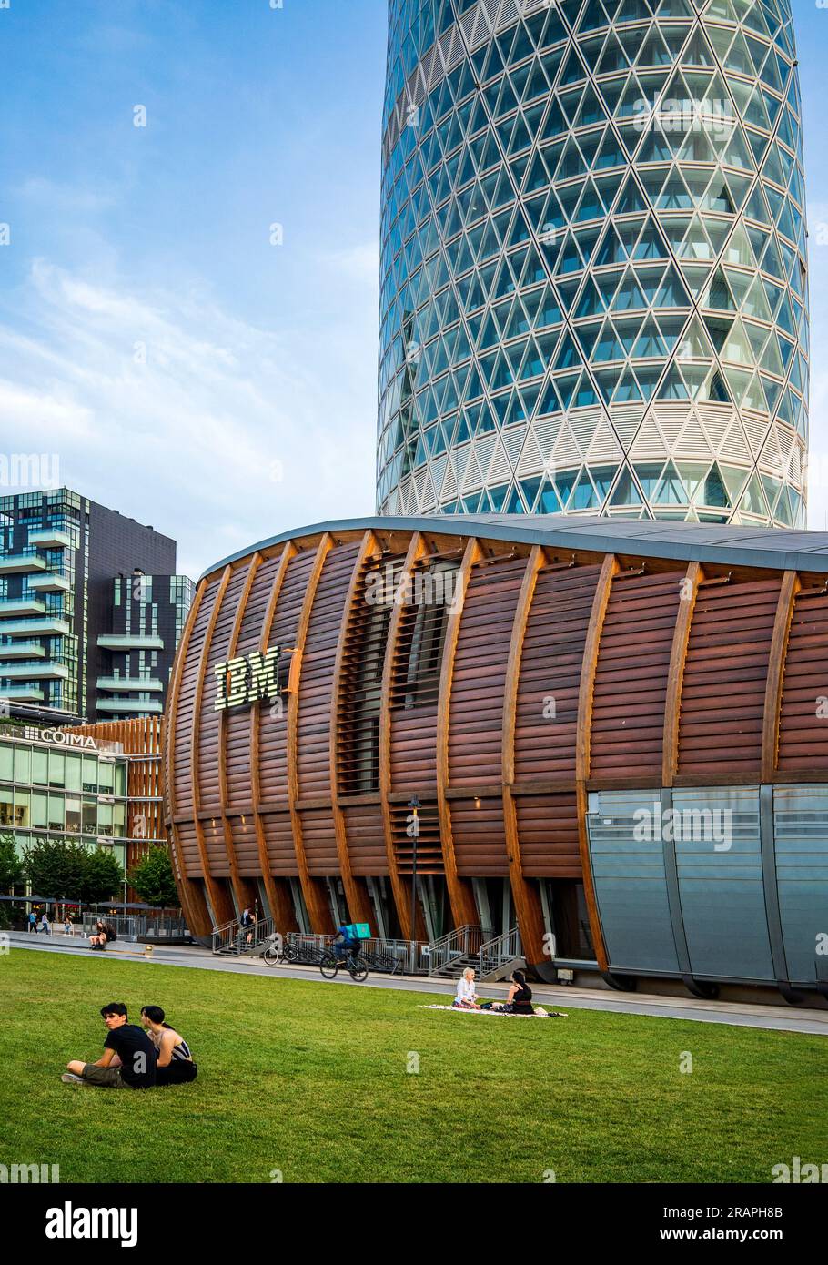 IBM Studios, formerly called Unicredit Pavilion, and Torre Unipolsai in ...