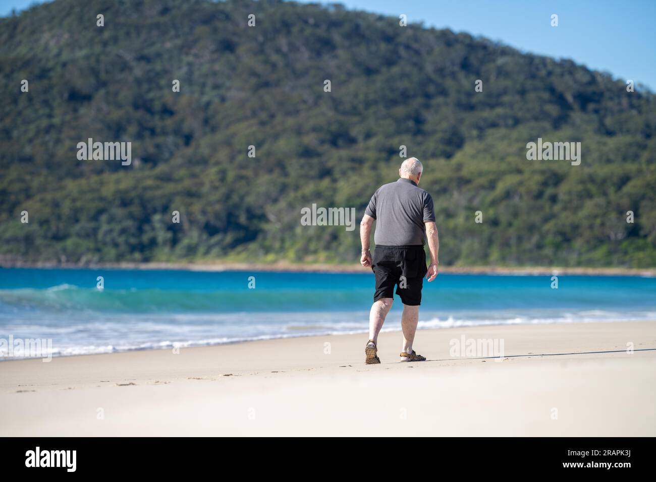 walking on the beach in australia in a national park Stock Photo - Alamy