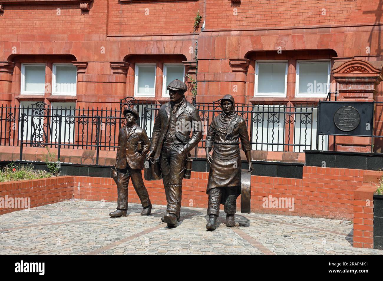 Mining industry statue sculpture hi-res stock photography and images ...