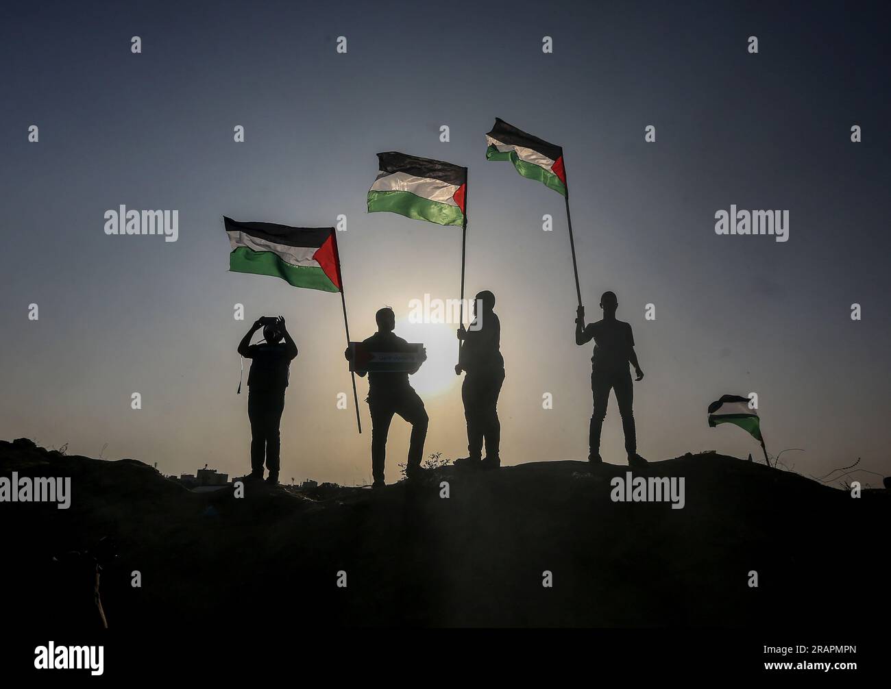 Gaza strip fence palestinians flag hi-res stock photography and images ...