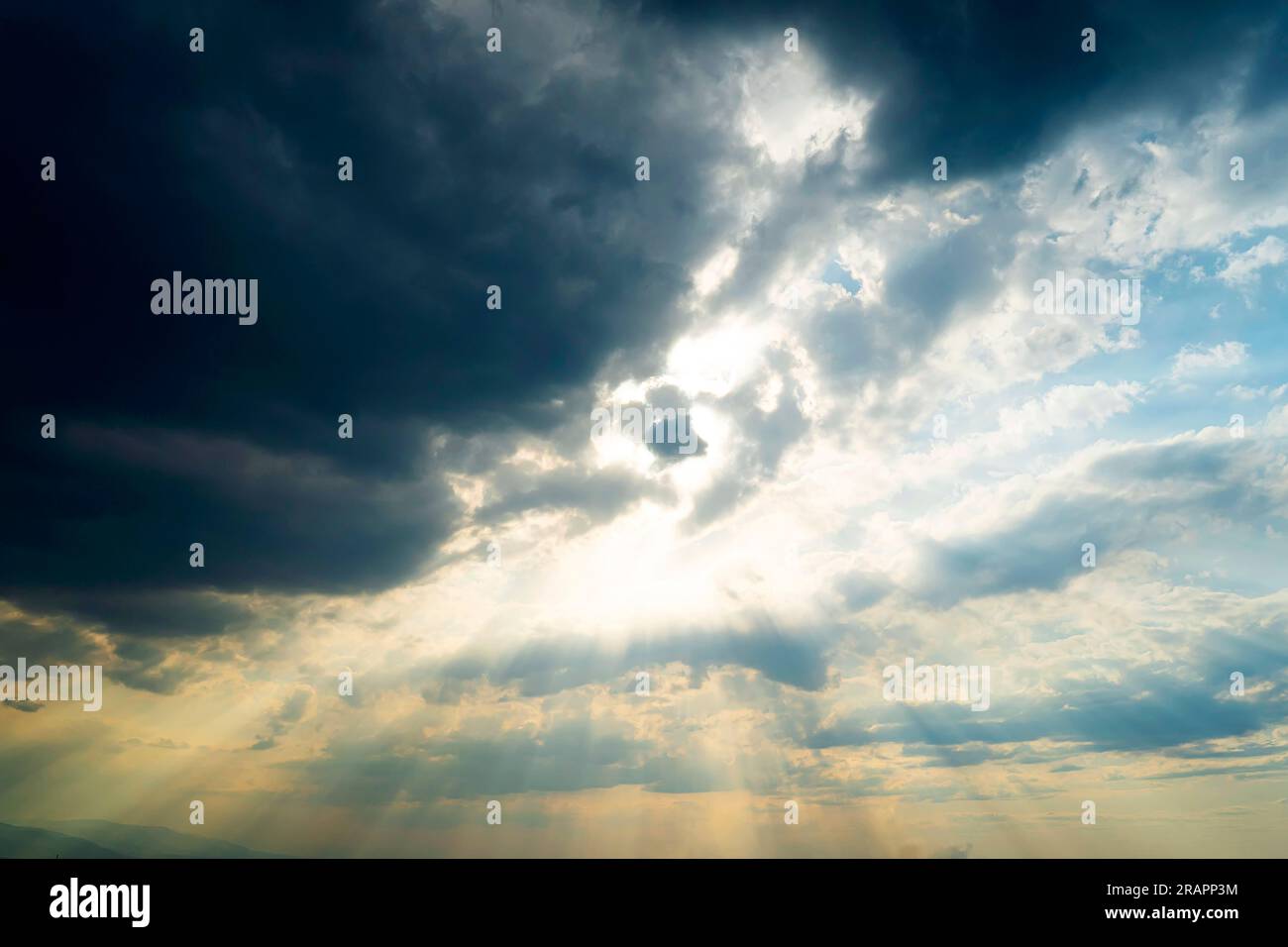 Light shining down hi-res stock photography and images - Alamy