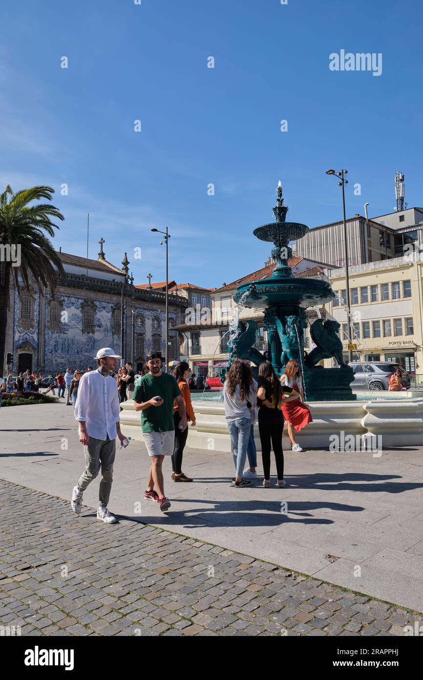 Portos iconic fountains hi-res stock photography and images - Alamy