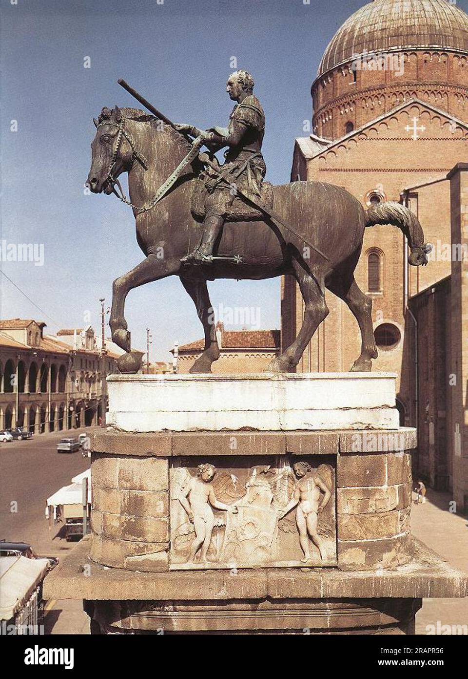 Equestrian statue of gattamelata by donatello hi-res stock photography ...