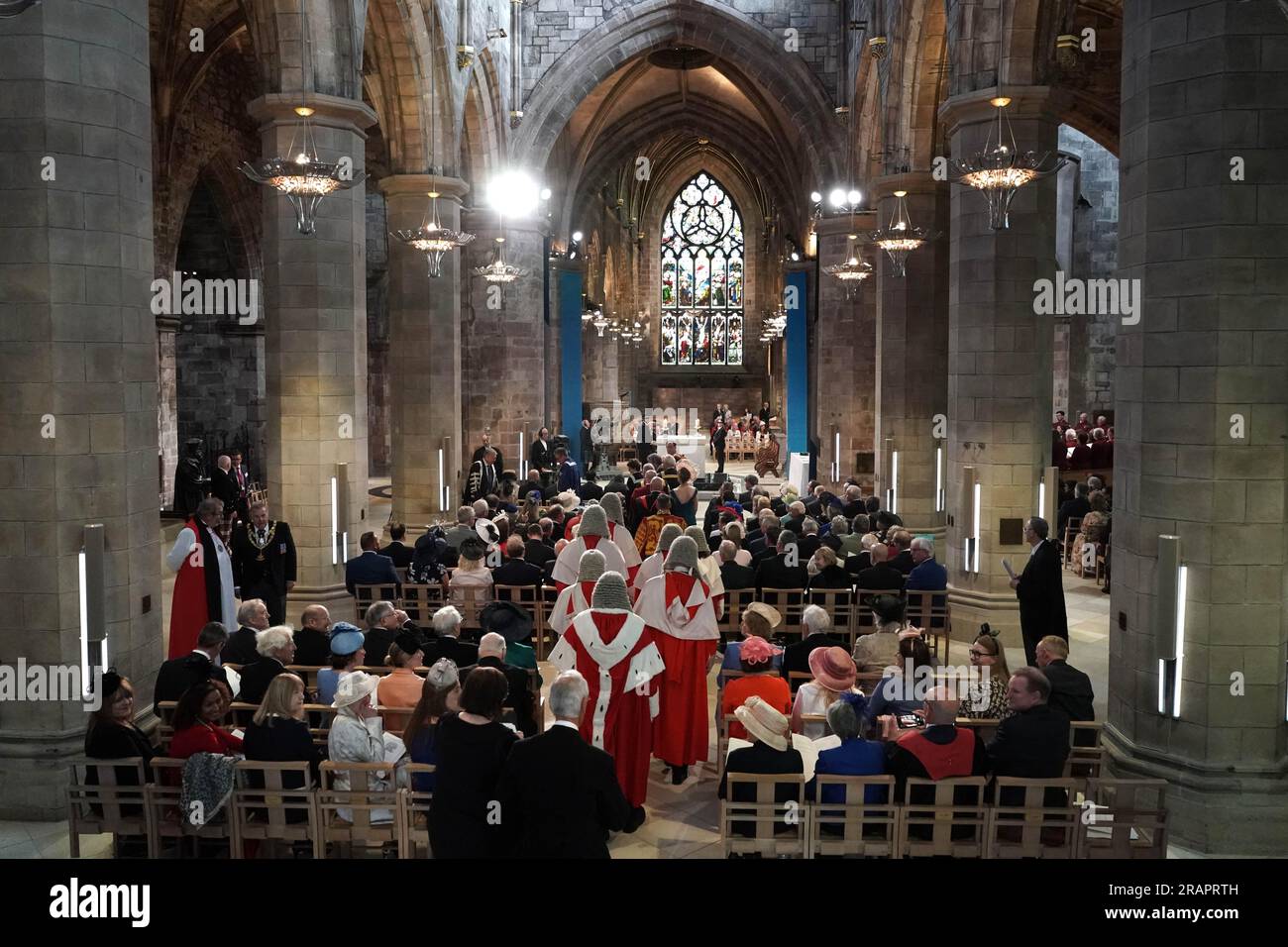 Guests and dignitaries arrive for the National Service of Thanksgiving ...