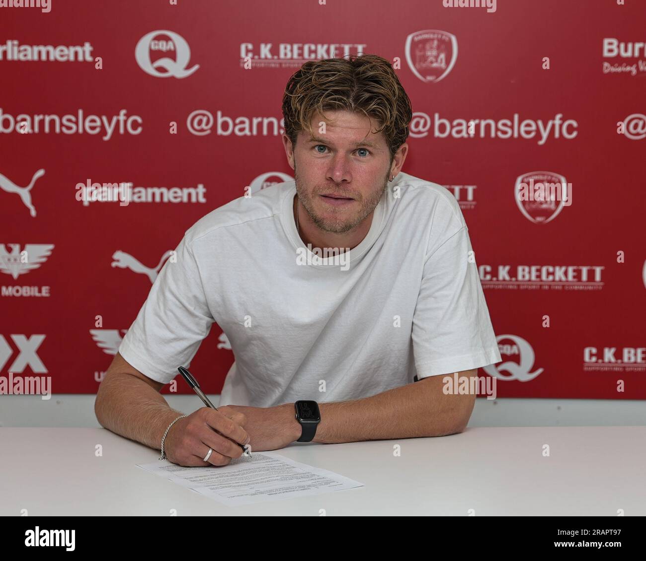Goalkeeper Ben Killip signs for Barnsley Football Club on a one year ...