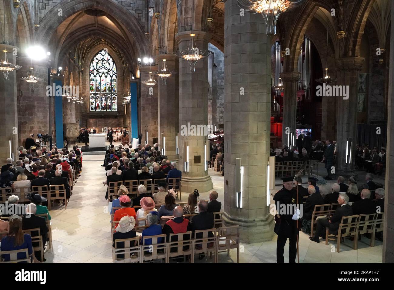Guests and dignitaries arrive for the National Service of Thanksgiving ...
