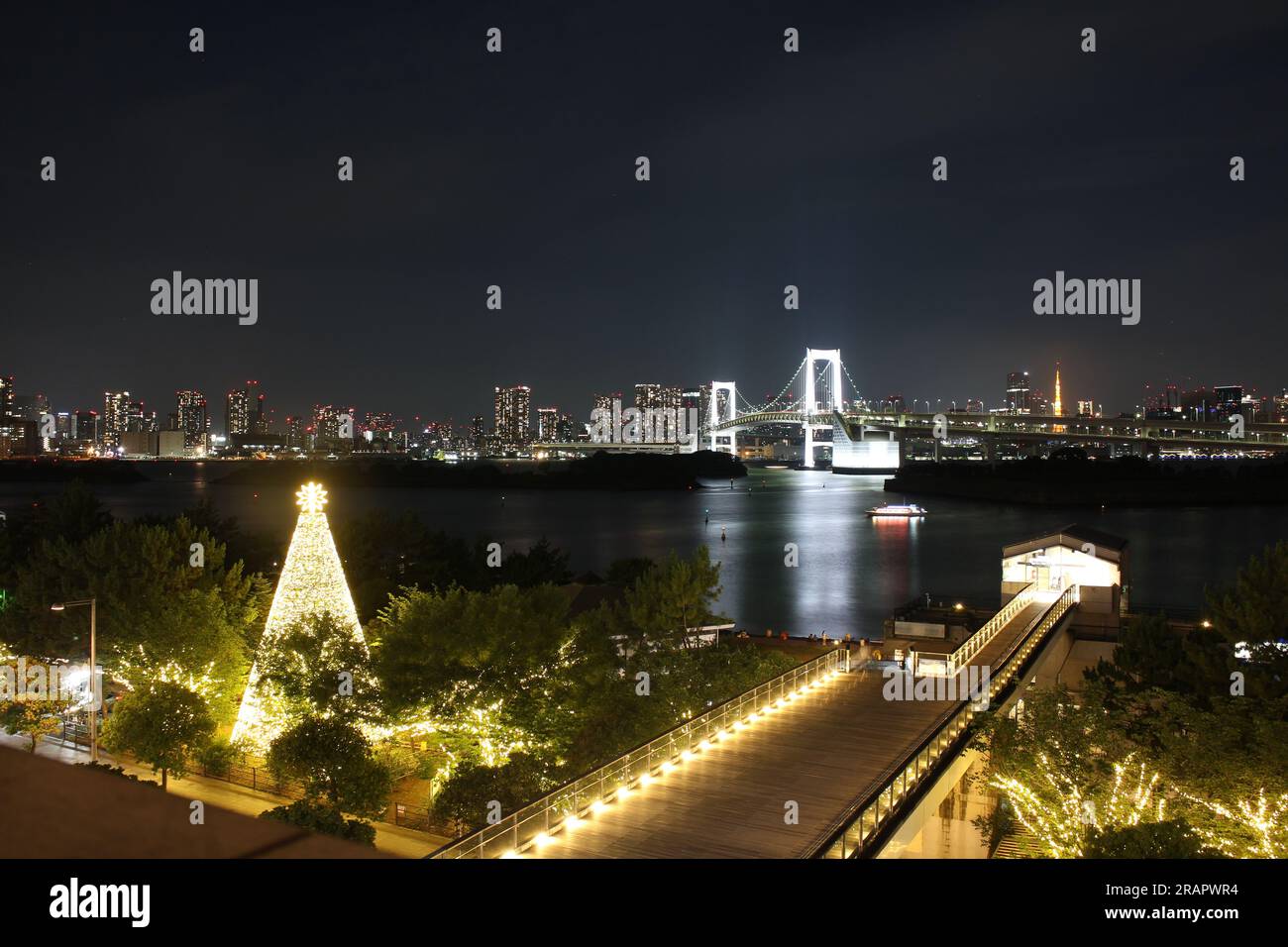 Night view of Odaiba Seaside Park and Rainbow Bridge in Tokyo, Japan ...