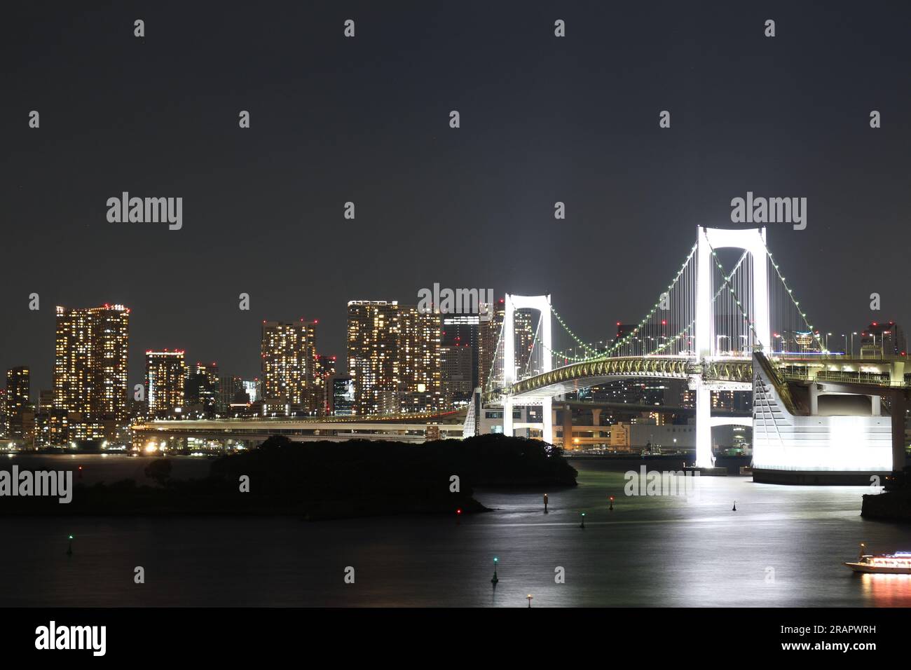 Night view of Odaiba Seaside Park and Rainbow Bridge in Tokyo, Japan ...