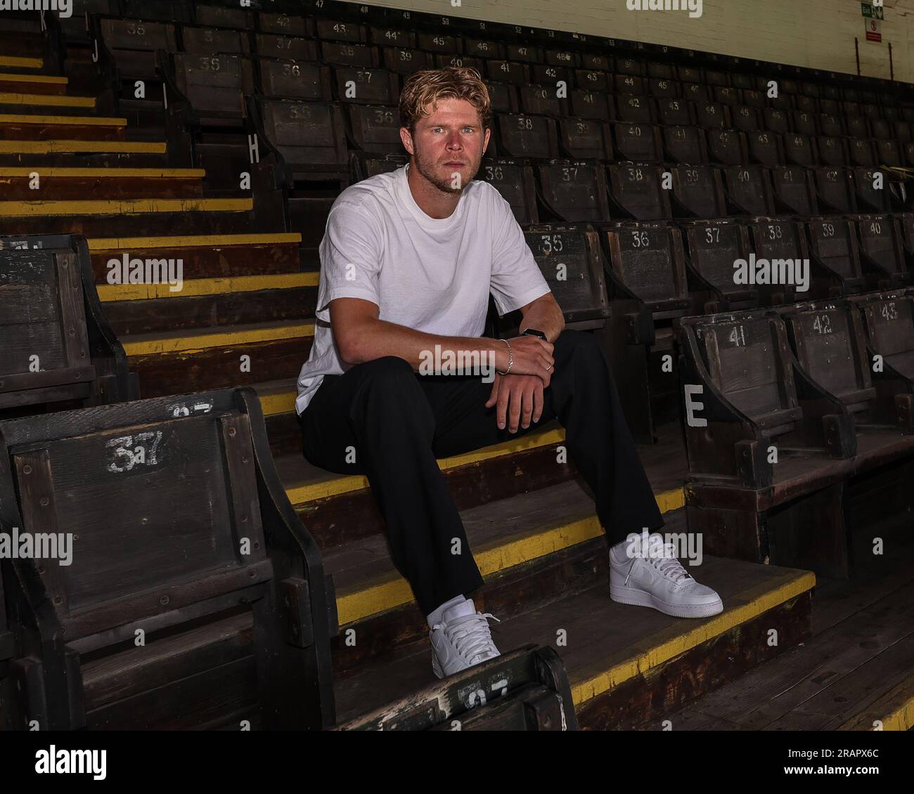 Goalkeeper Ben Killip signs for Barnsley Football Club on a one year ...