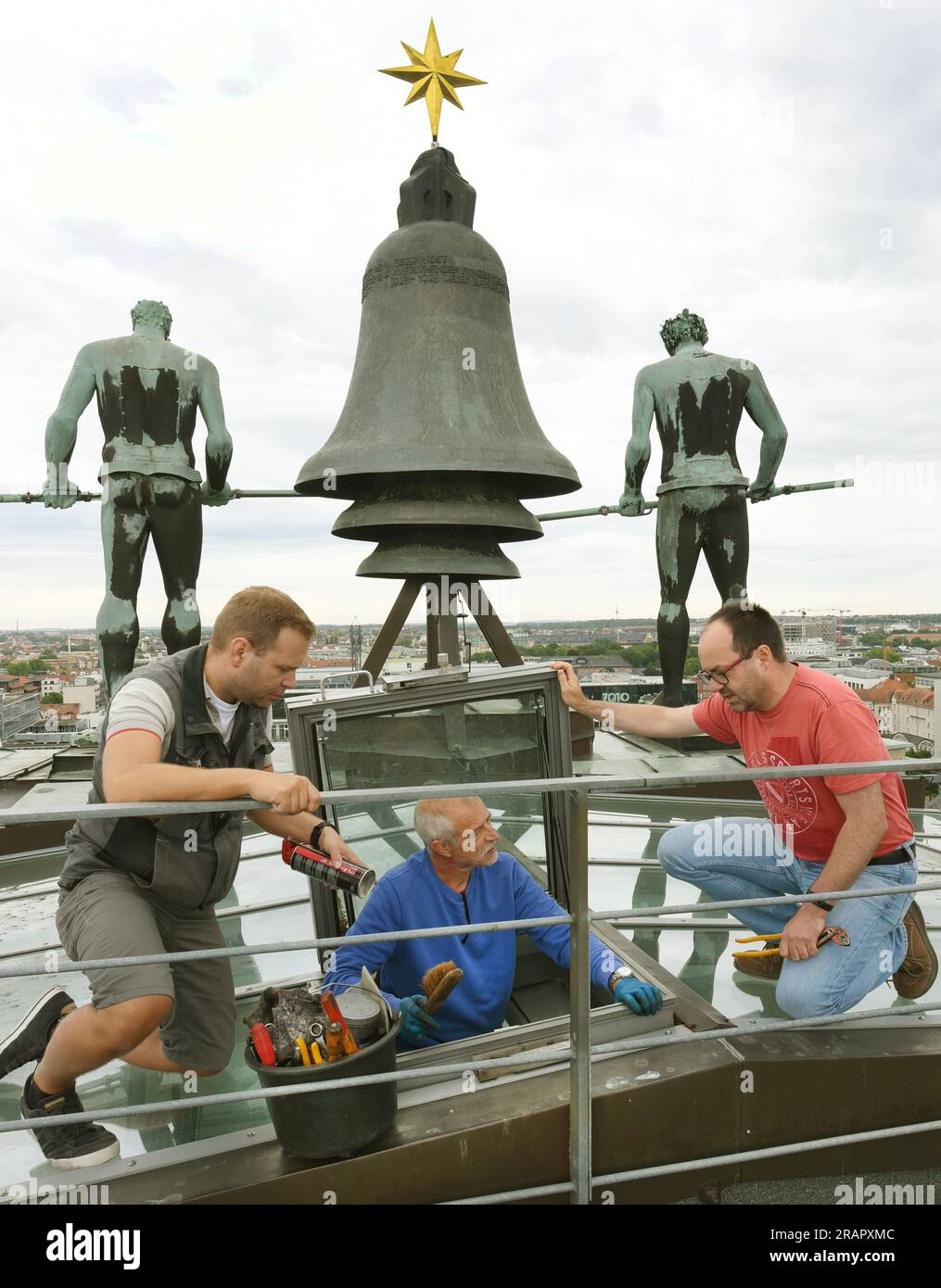 05 July 2023, Saxony, Leipzig: The famous bell men on the 53-meter-high ...