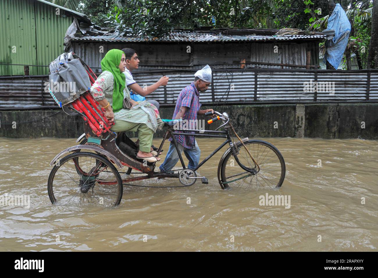 People way during rainfall hi-res stock photography and images - Alamy