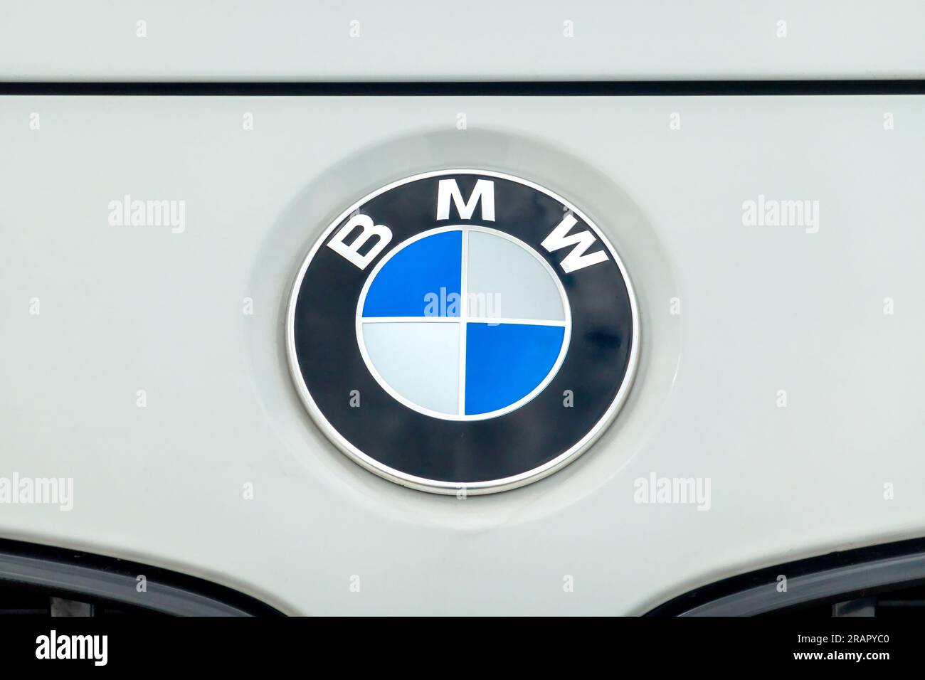 Bmw automotive brand logo hi-res stock photography and images - Alamy