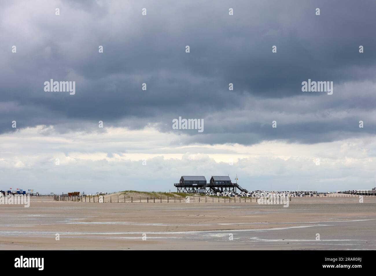 Sankt Peter Ording, Germany. 05th July, 2023. Dark clouds are seen in ...