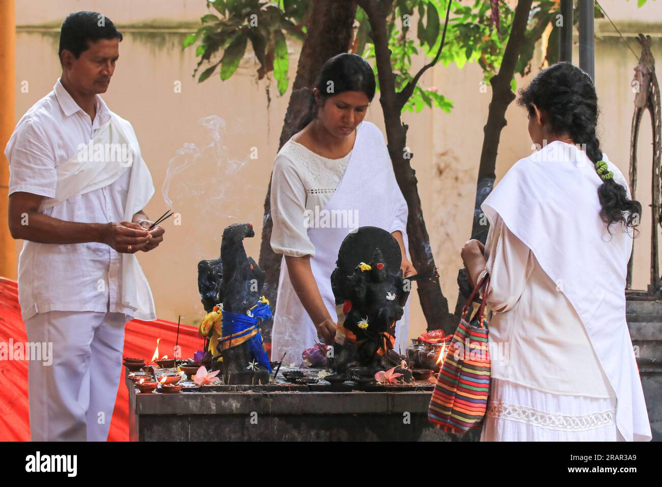 Full moon poya day hi-res stock photography and images - Alamy