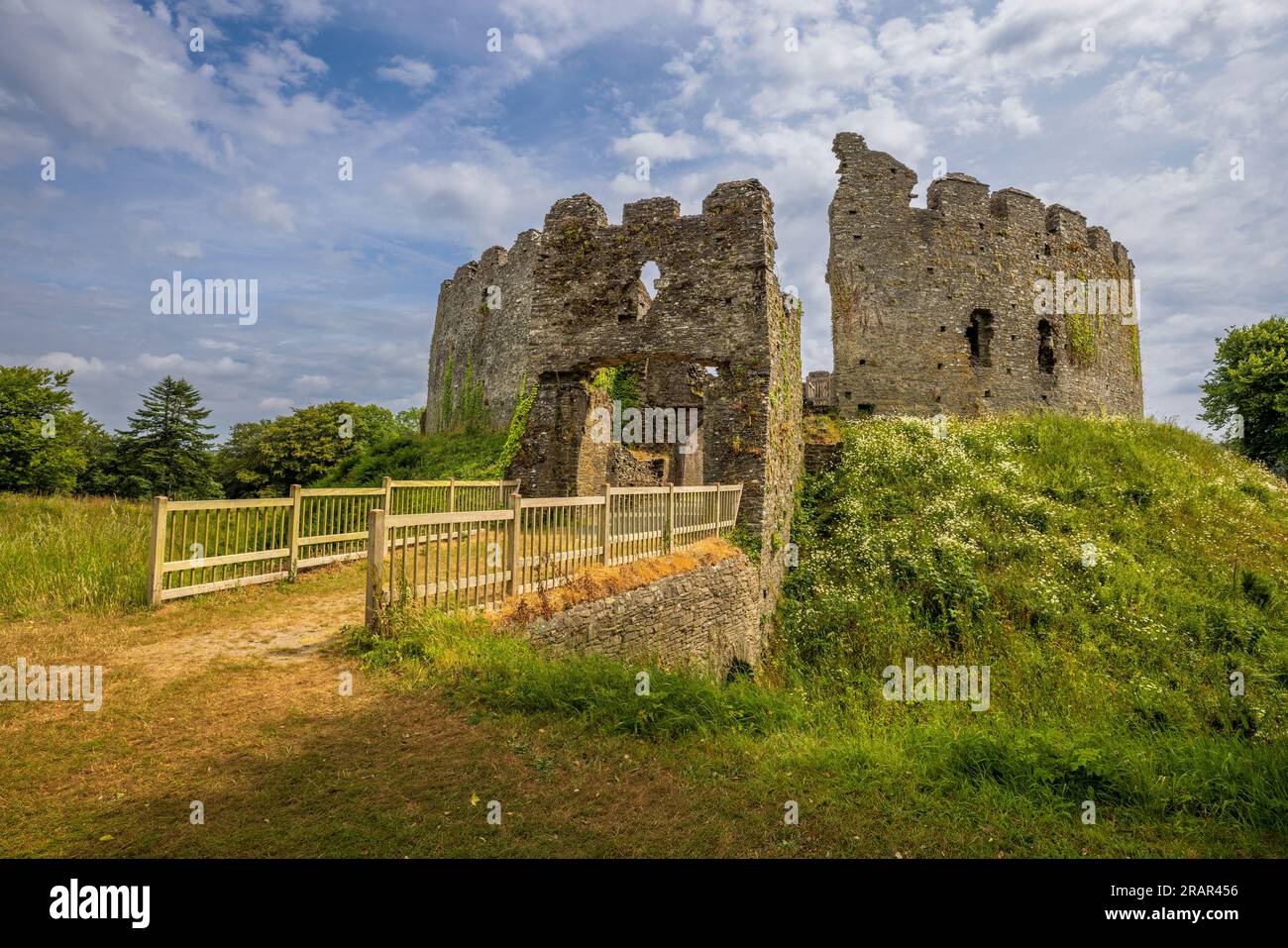 The entrance to Restormel Castle at Lostwithiel, Cornwall Stock Photo ...