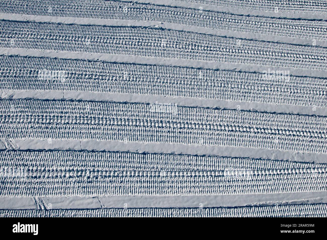 Caterpillar tracks hi-res stock photography and images - Alamy