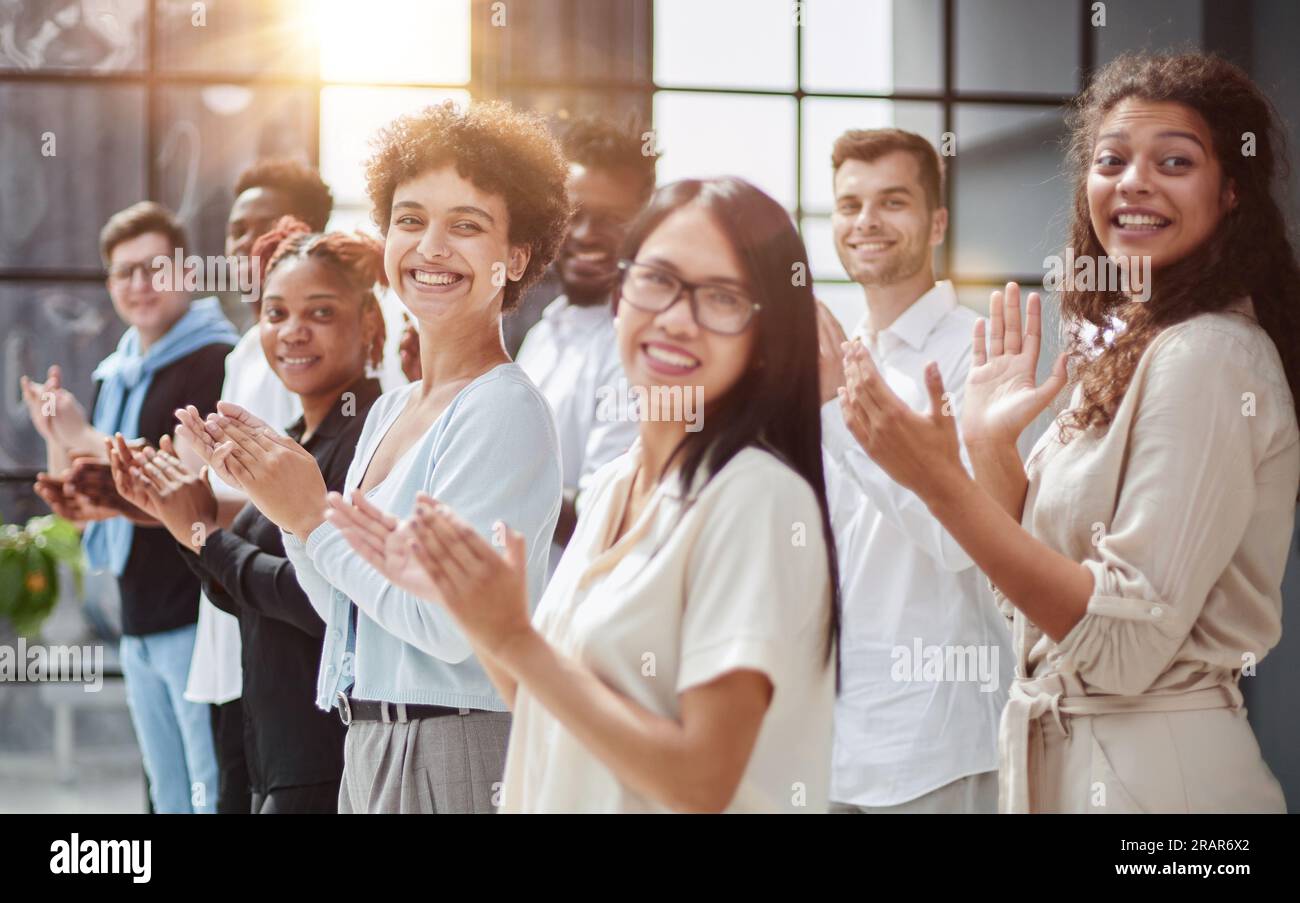 Speaker audience cheering hi-res stock photography and images - Alamy