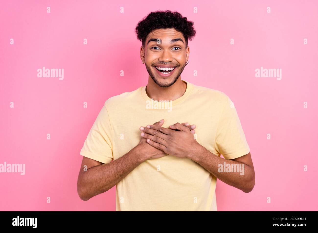 Photo of overjoyed astonished impressed guy wear yellow t-shirt hold ...
