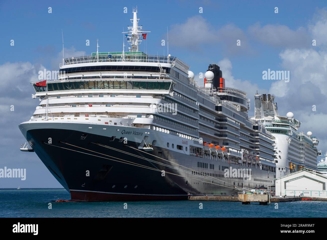 Cunard Queen Victoria at Aruba Stock Photo - Alamy