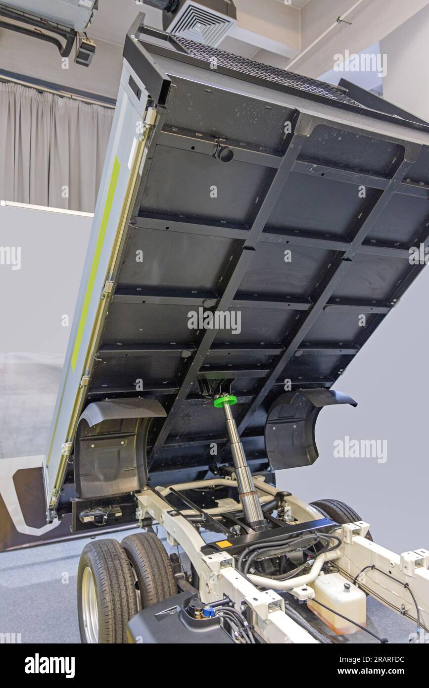 Hydraulic lift piston hi-res stock photography and images - Alamy