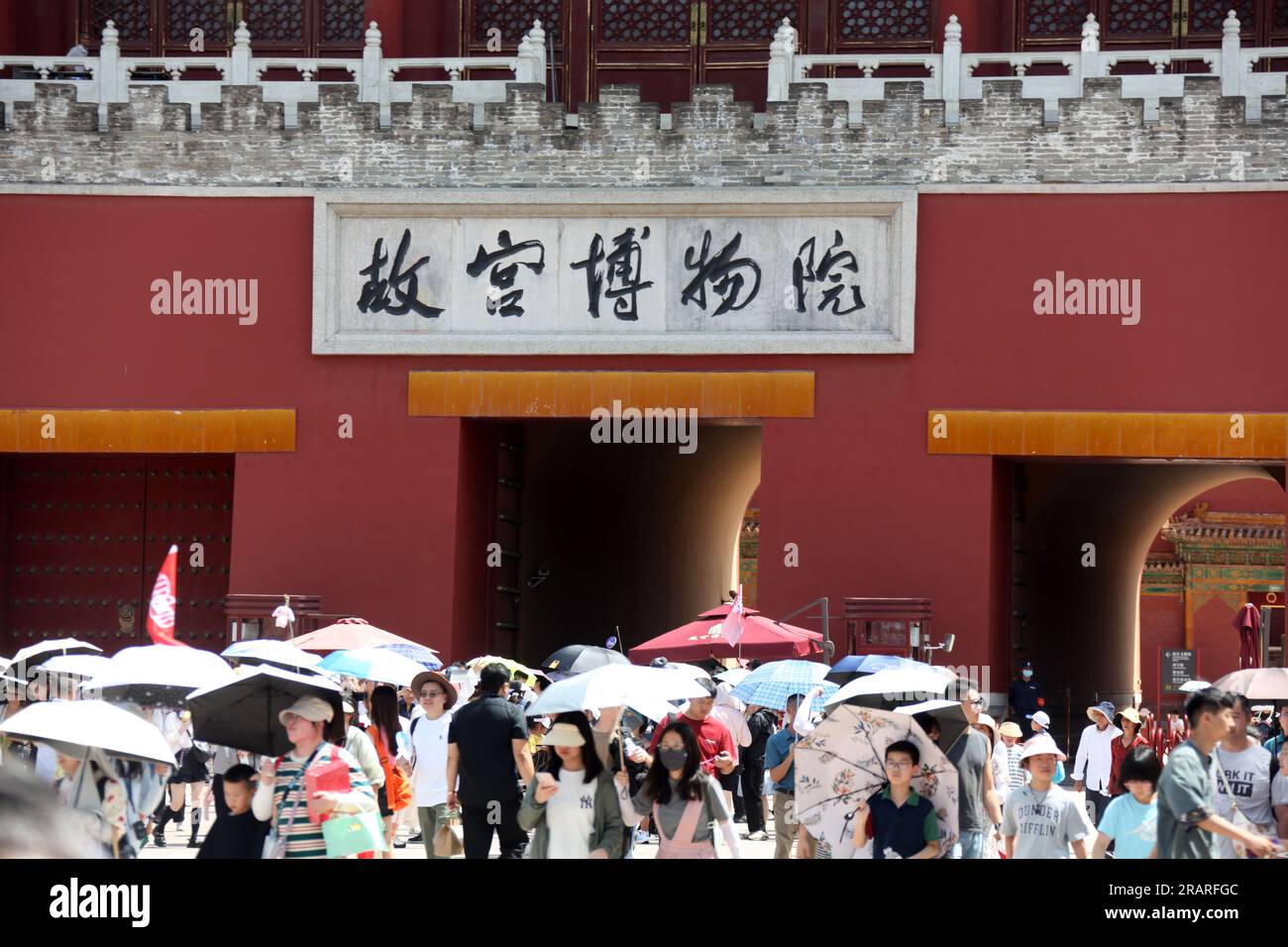 BEIJING, CHINA - JULY 5, 2023 - Tourists brave high temperatures to ...