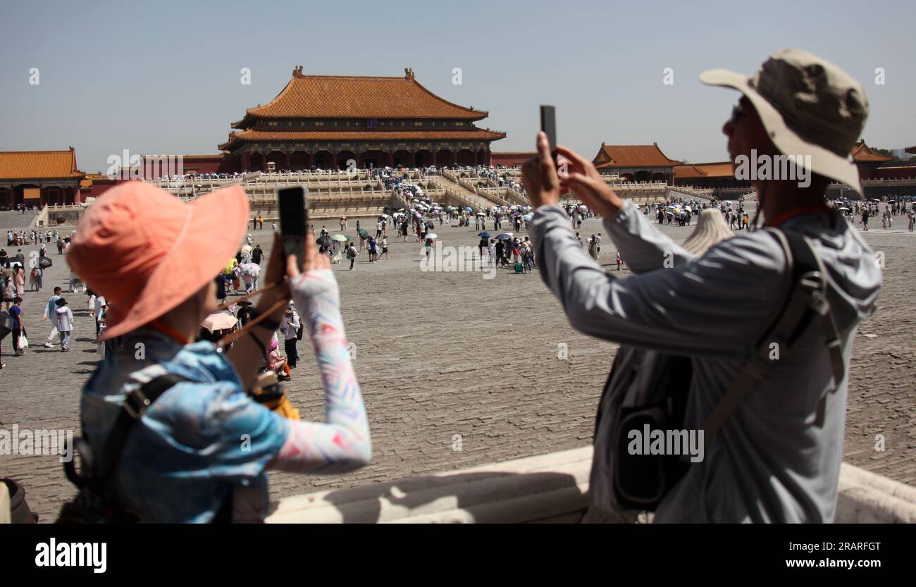 BEIJING, CHINA - JULY 5, 2023 - Tourists brave high temperatures to ...