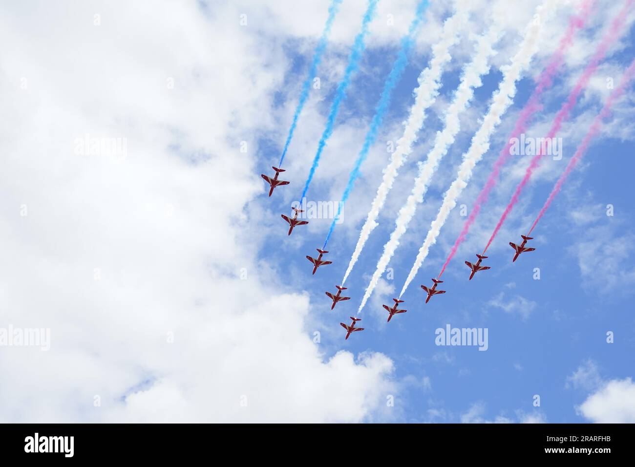 Red arrows flypast edinburgh hi-res stock photography and images - Alamy