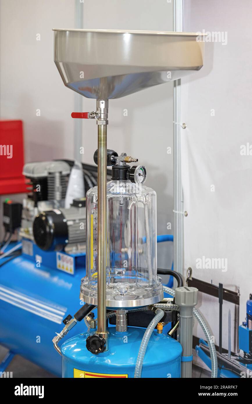 Oil drainer hi-res stock photography and images - Alamy